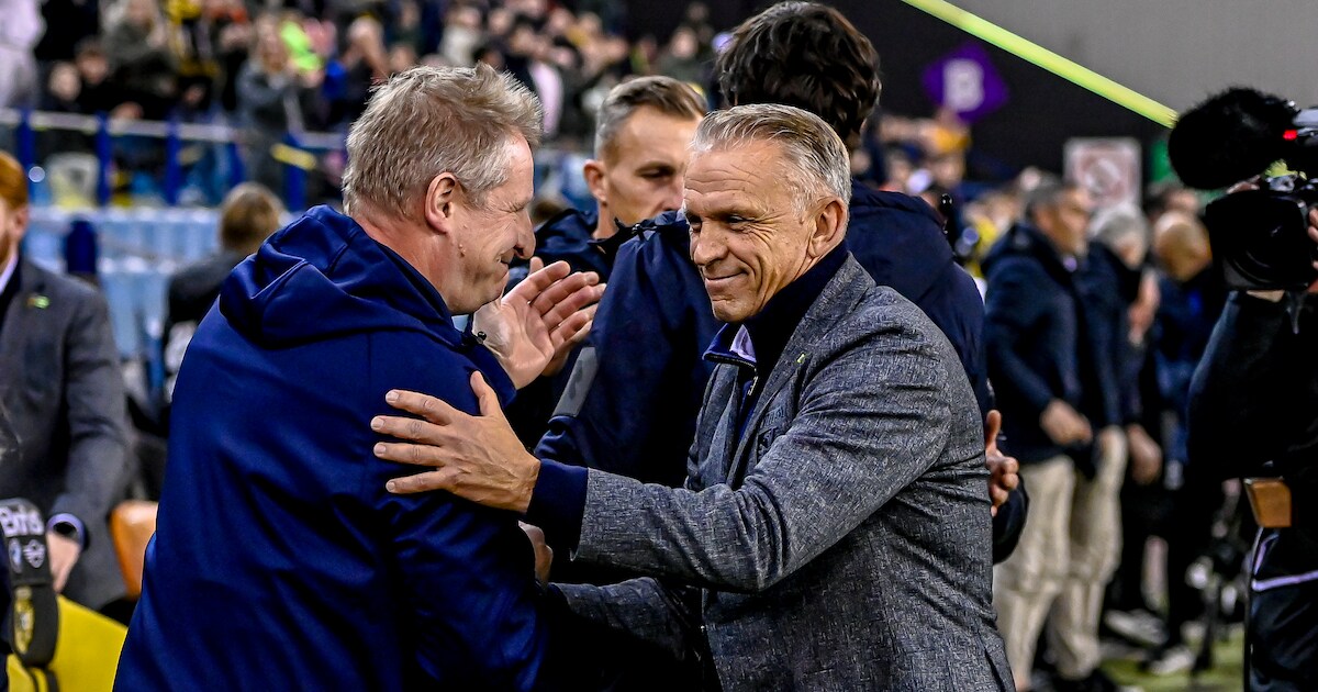 Edward Sturing blijft coach van Vitesse: ‘Club helpen om te overleven ...
