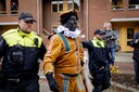 Sinterklaasintocht in Apeldoorn als vanouds kinderfeest, ondanks enorme ...
