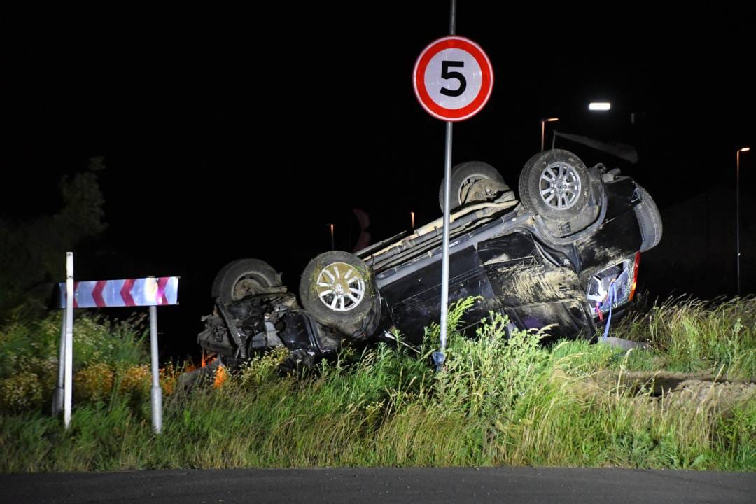 Gewonde na ongeval met dronken bestuurder (27) in Walsoorden | Foto | AD.nl