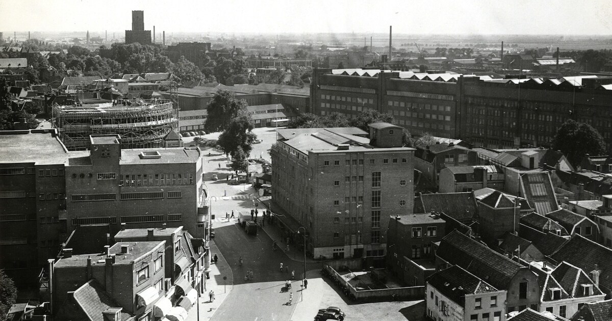 De Inktpot: in 1953 op eenzame hoogte de skyline bepalend. En nu op ...