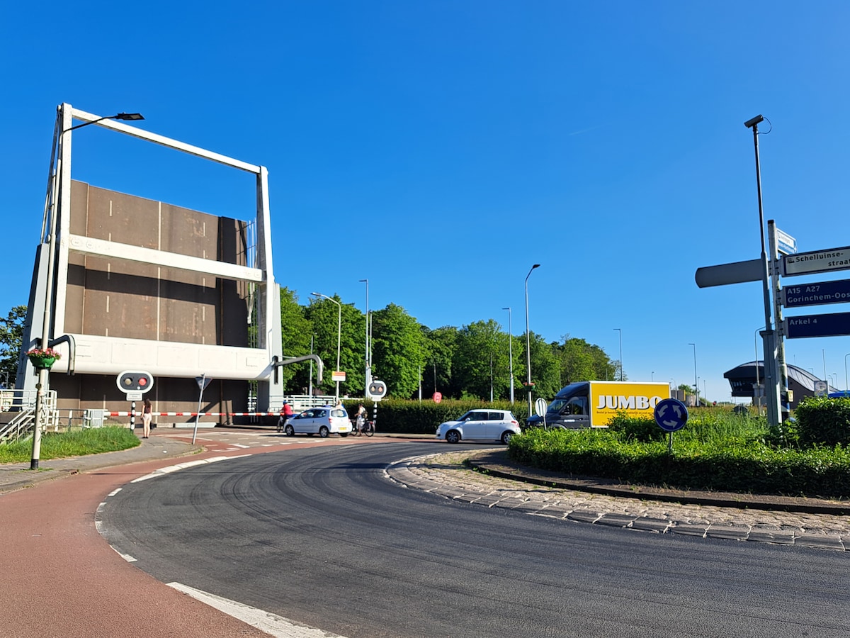 Waarom automobilisten die andere brug niet zien: infobord is verwarrend ...