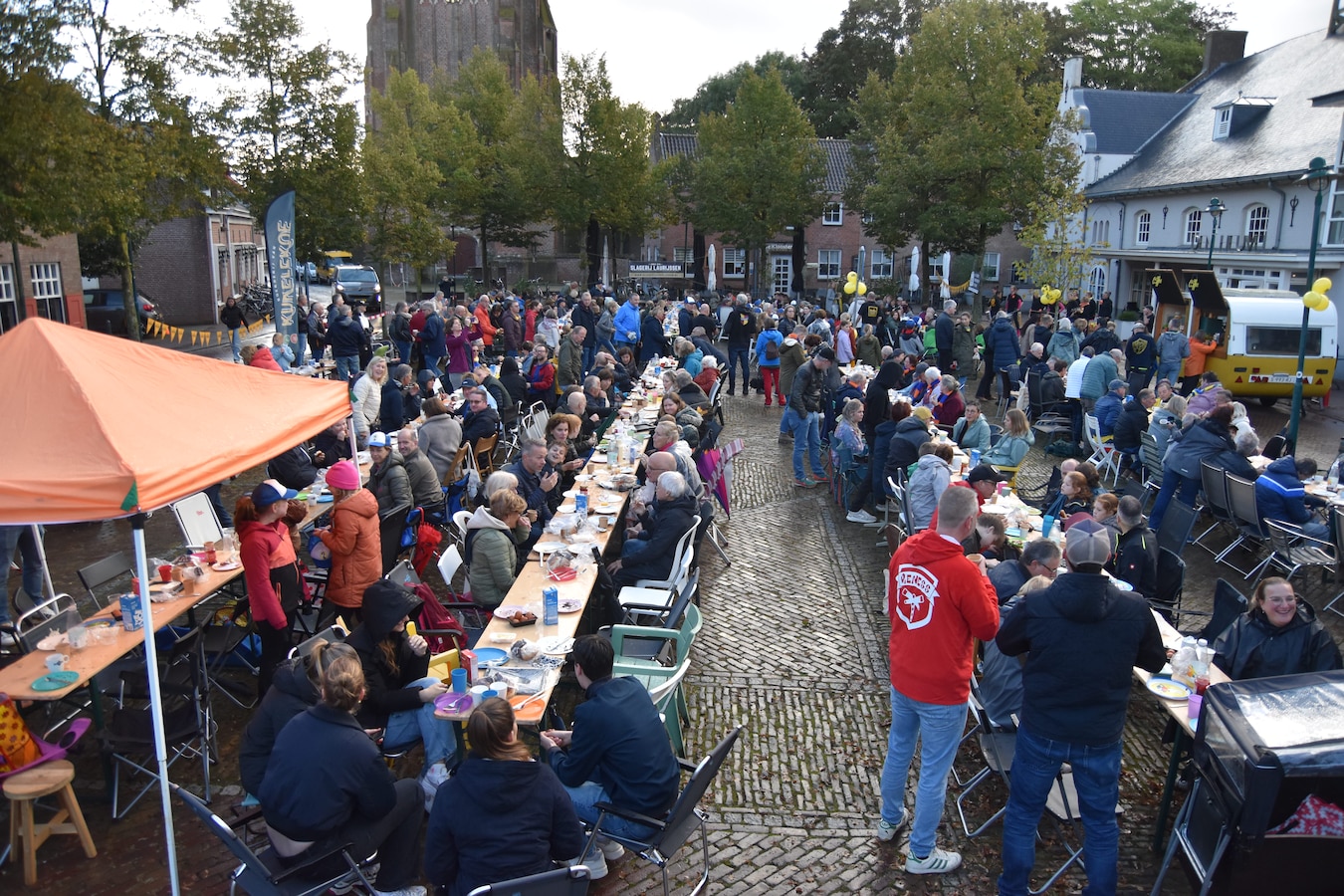 Met 450 man aan het ontbijt in Alphen: Buurt Battle Breakfast | Foto ...