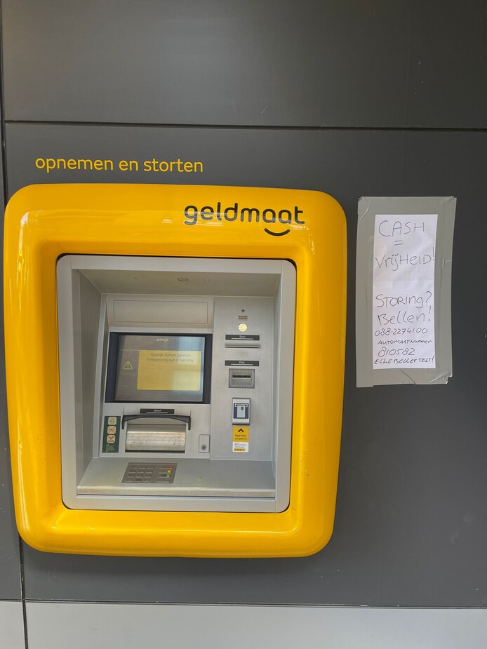 Geldautomaat al weken stuk: nieuw onderdeel om defect te repareren laat ...