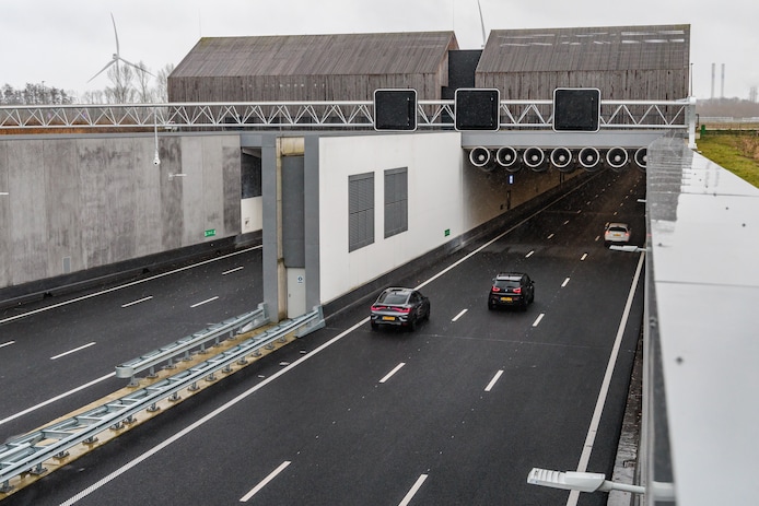 Automobilisten die door toltunnel rijden, verrast door mail: ‘Contract beëindigd door ...