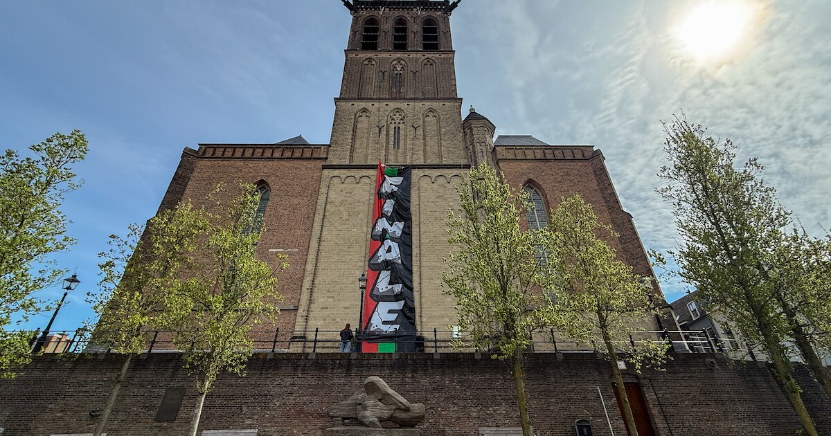 Gigantische NEC-vlag aan Sint Stevenstoren: ‘Alsof je een zeilschip aan ...