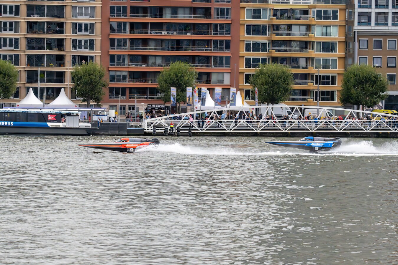 Botenrace had spektakel moeten zijn: ‘Mamma, moet ik dit filmen? Dit is ...