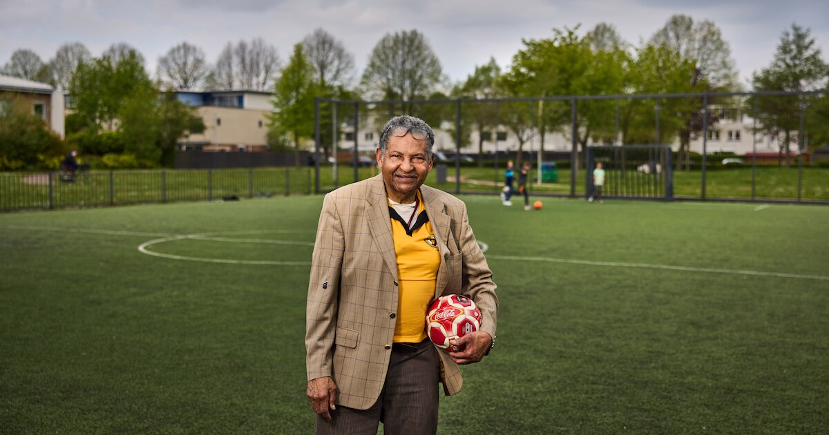 Iwan (82) is nog altijd verslaafd aan voetbal: 'Ik wilde niets liever ...