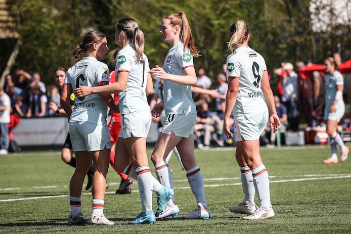 FC Twente Vrouwen naar finale KNVB-beker na ruime overwinning op Saestum | Enschede | AD.nl