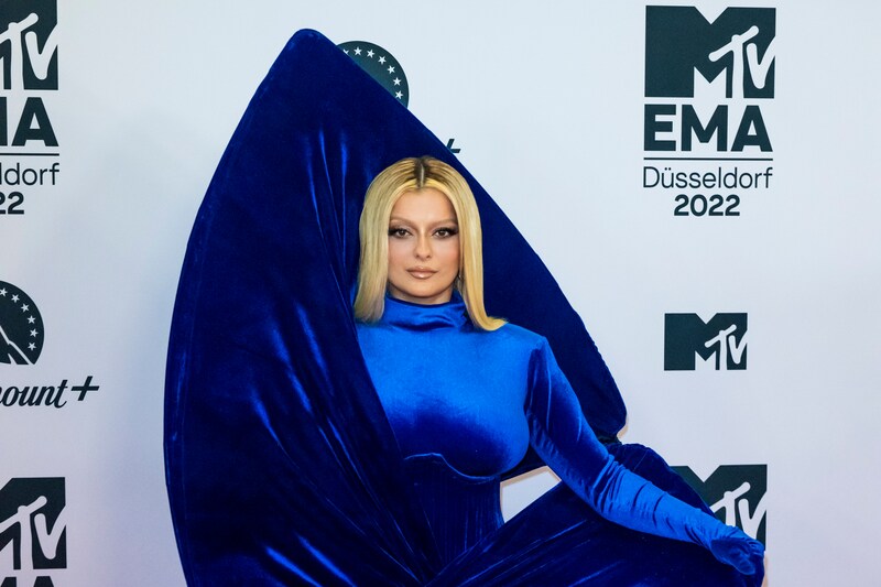 Bebe Rexha en vriend uit elkaar na bericht over gewicht | Show | AD.nl