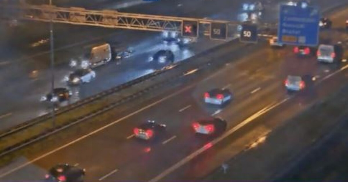 File op A2 na ongeluk met vier auto’s bij Zaltbommel | Zaltbommel | AD.nl