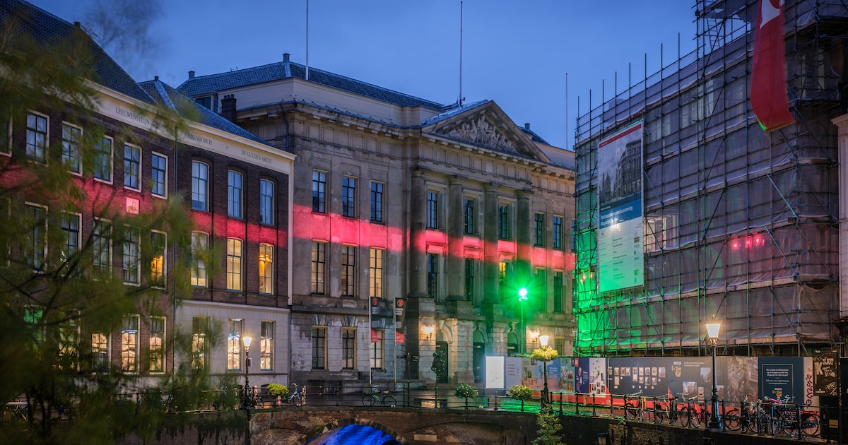Rode lijn verlicht dit weekend het Utrechtse stadhuis: gemeente toont ...