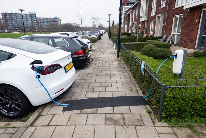 Laadkabels in openbare ruimte blijven verboden in Zuidplas: ‘Nadelen ...