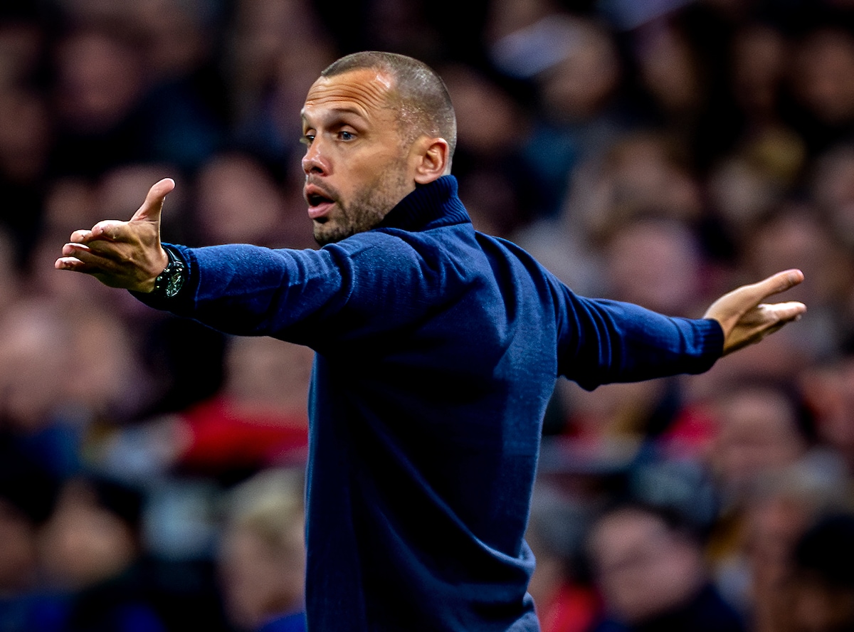 Fanatieke fans van Ajax roepen om ontslag Heitinga: ‘Van dit voetbal ...