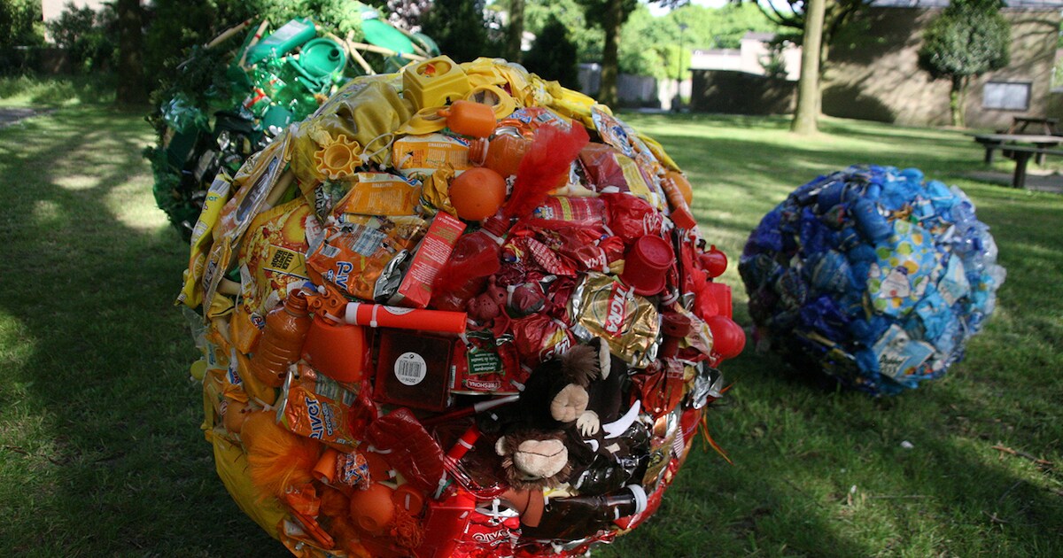 Jeugd Rijen maakt korte metten met snertplastic | Oosterhout | AD.nl