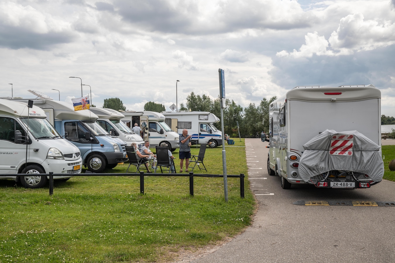 Hogere prijzen voor campers? Hier langs de IJssel wordt overnachten een ...