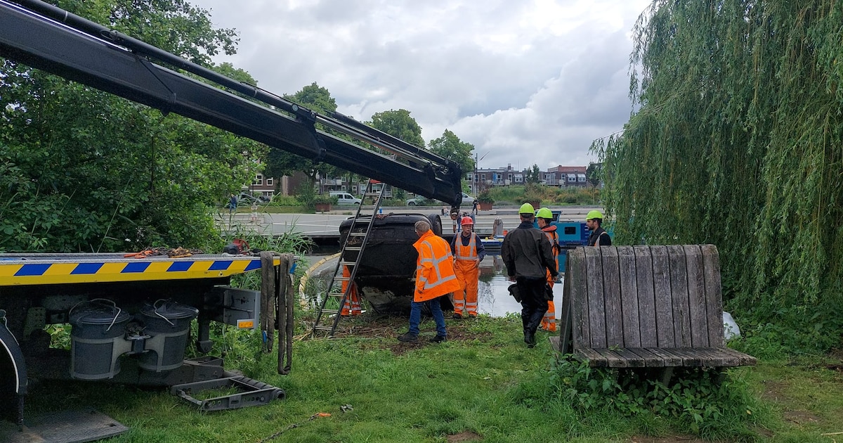 Duikers halen witte ‘Toyota’ uit Oude IJssel: ‘Politie doet nader ...