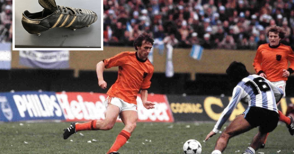 Cruijff smeet zijn schoenen boos weg, maar nu kunnen ze een megabedrag ...