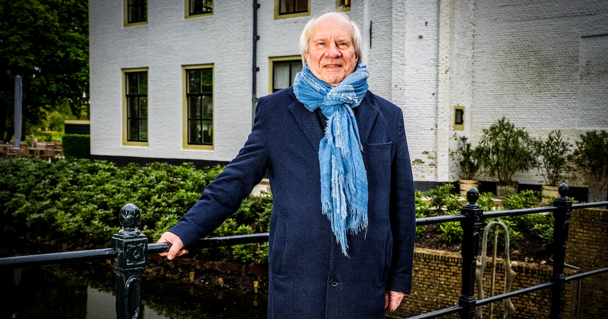 Schrijver Jan Brokken (74) krijgt onderscheiding en barst van de ...
