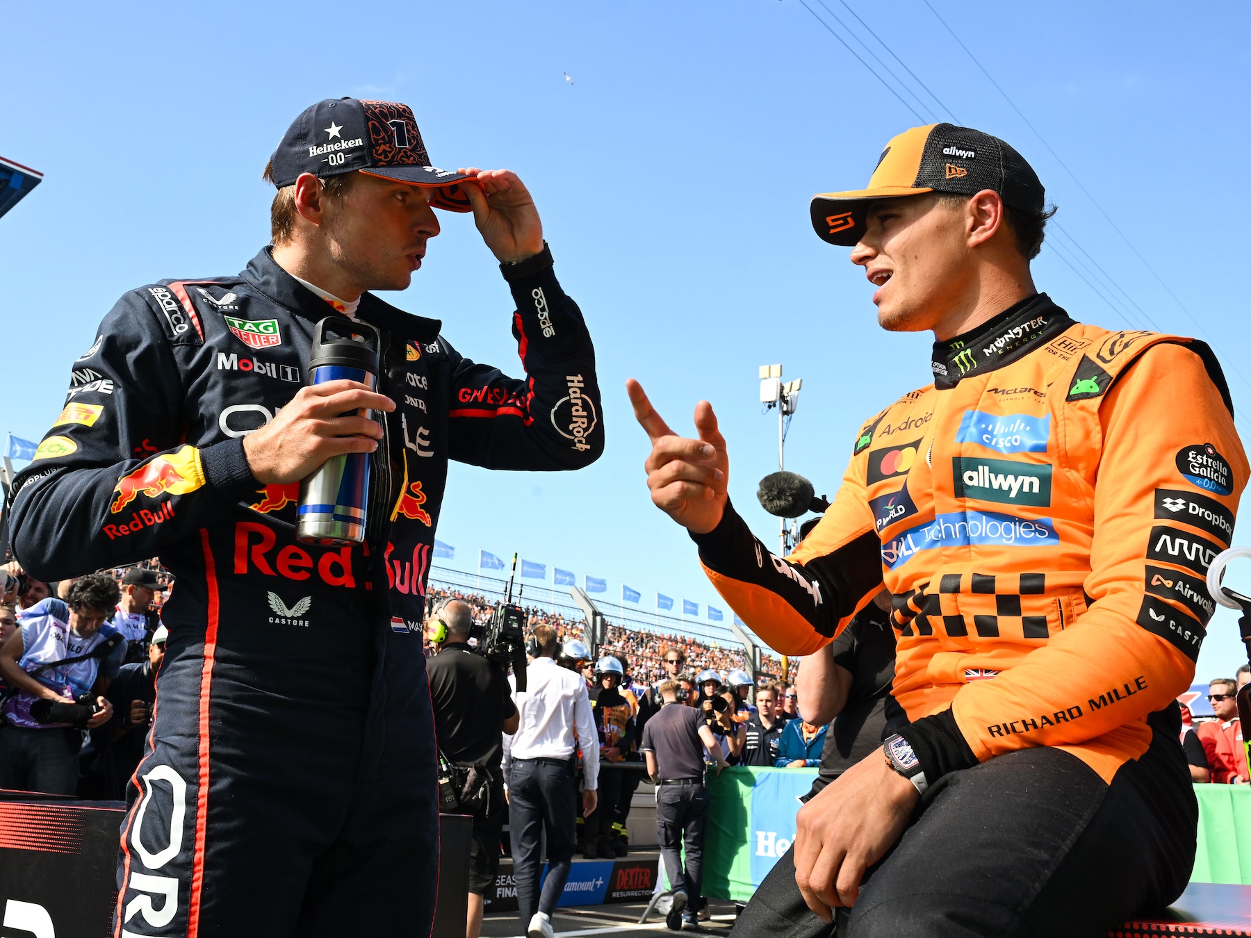 Max Verstappen blijft McLarens voor en houdt hoop op vijfde wereldtitel levend, Russell ...