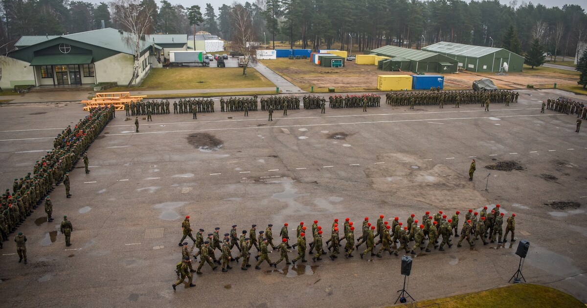 Militairen op missie in Litouwen klagen over asbest | Nieuws | AD.nl