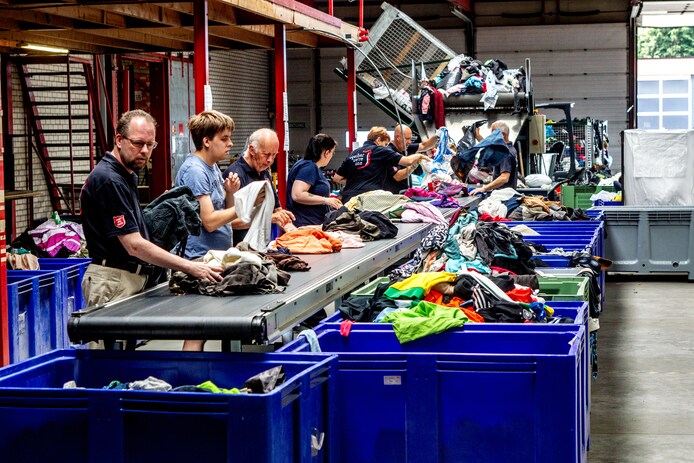 Textielruzie bijgelegd: Leger des Heils blijft zakendoen met afnemer ...