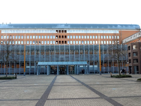 ‘Ik ben een sukkel geweest’: behandelaar (57) uit Best bekent relatie ...