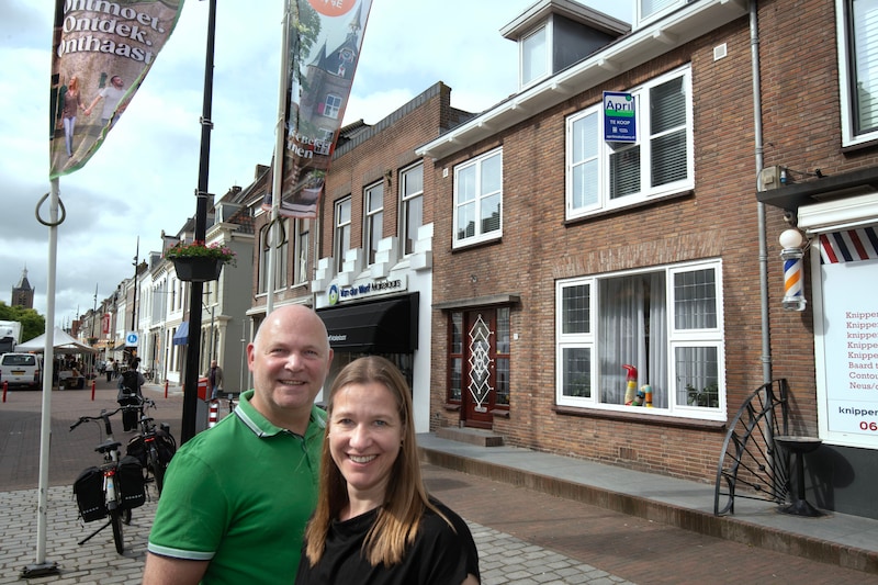 Reuring op straat aan de voorkant, maar achter dit huis in Vianen heb ...