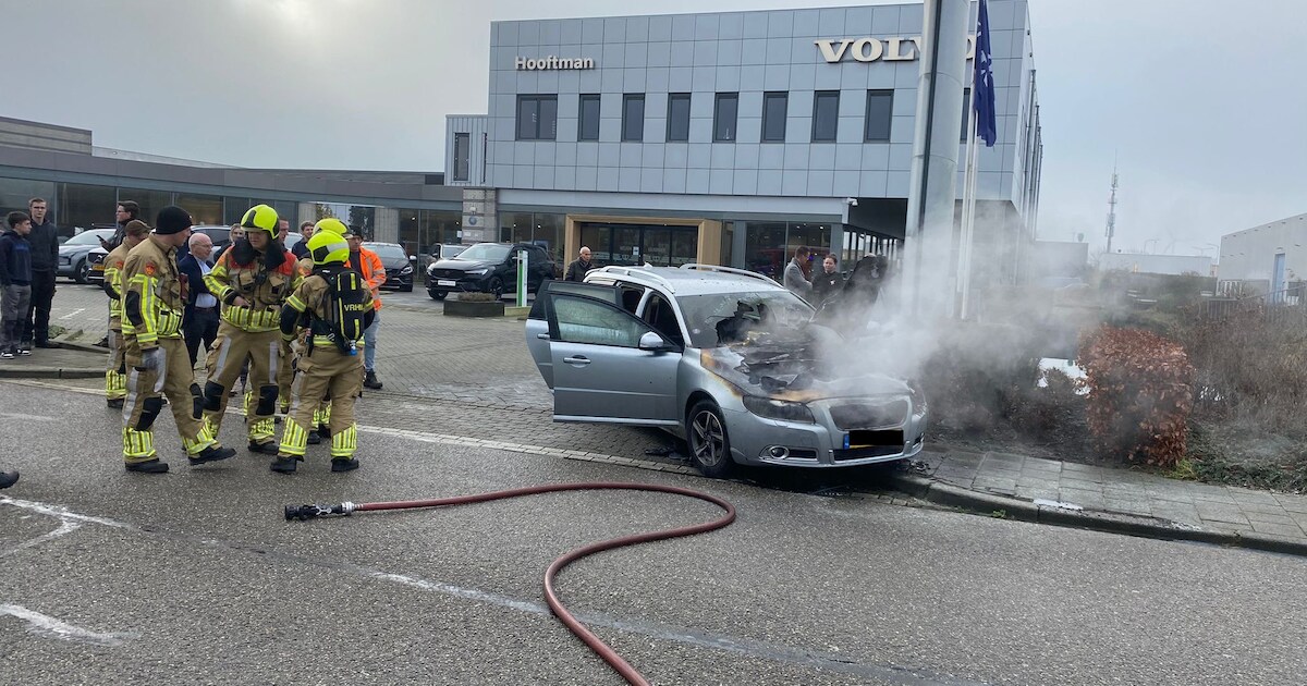 Auto vat vlam bij Volvo dealer: ‘Vervelende samenloop van ...