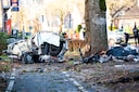 Man (85) overleden bij horrorcrash tegen boom in Diever, Tesla total ...