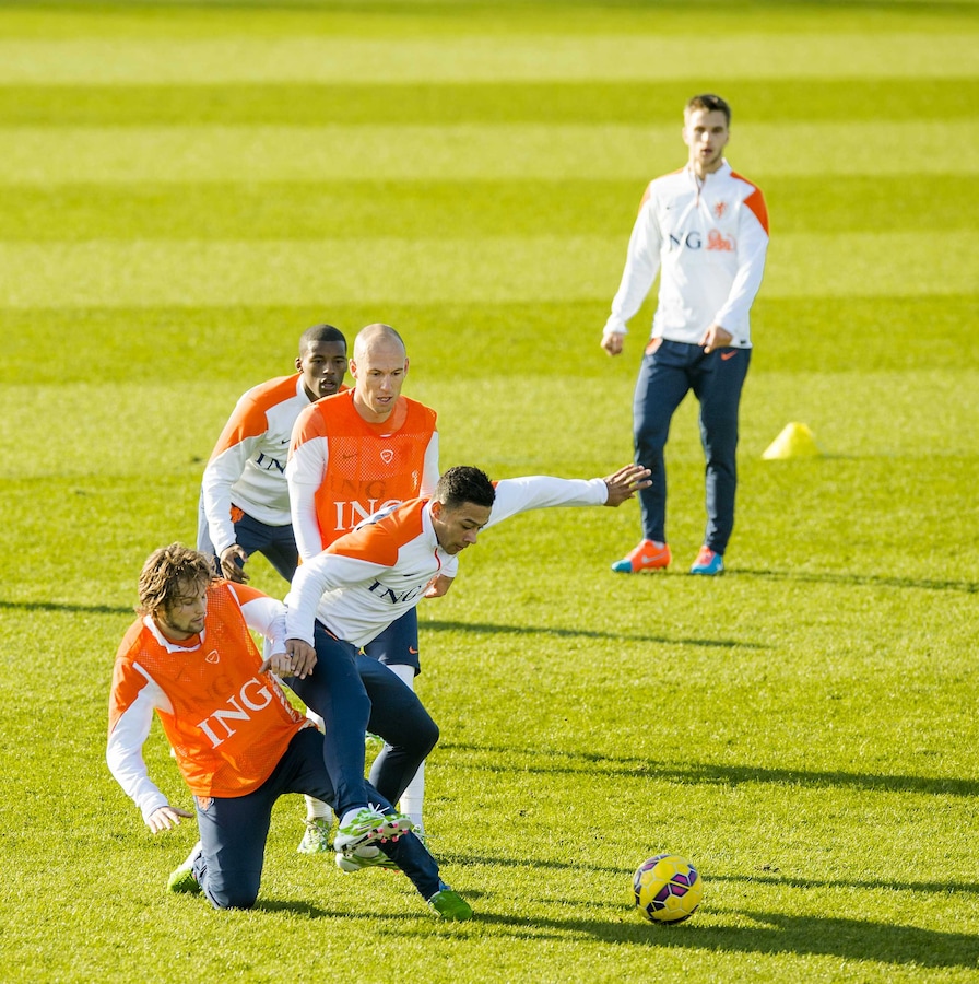 Blind: Depay heeft dit helemaal zelf afgedwongen | Foto | AD.nl