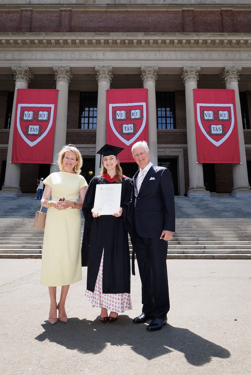 Belgische kroonprinses Elisabeth (24) heeft Harvard-diploma op zak ...