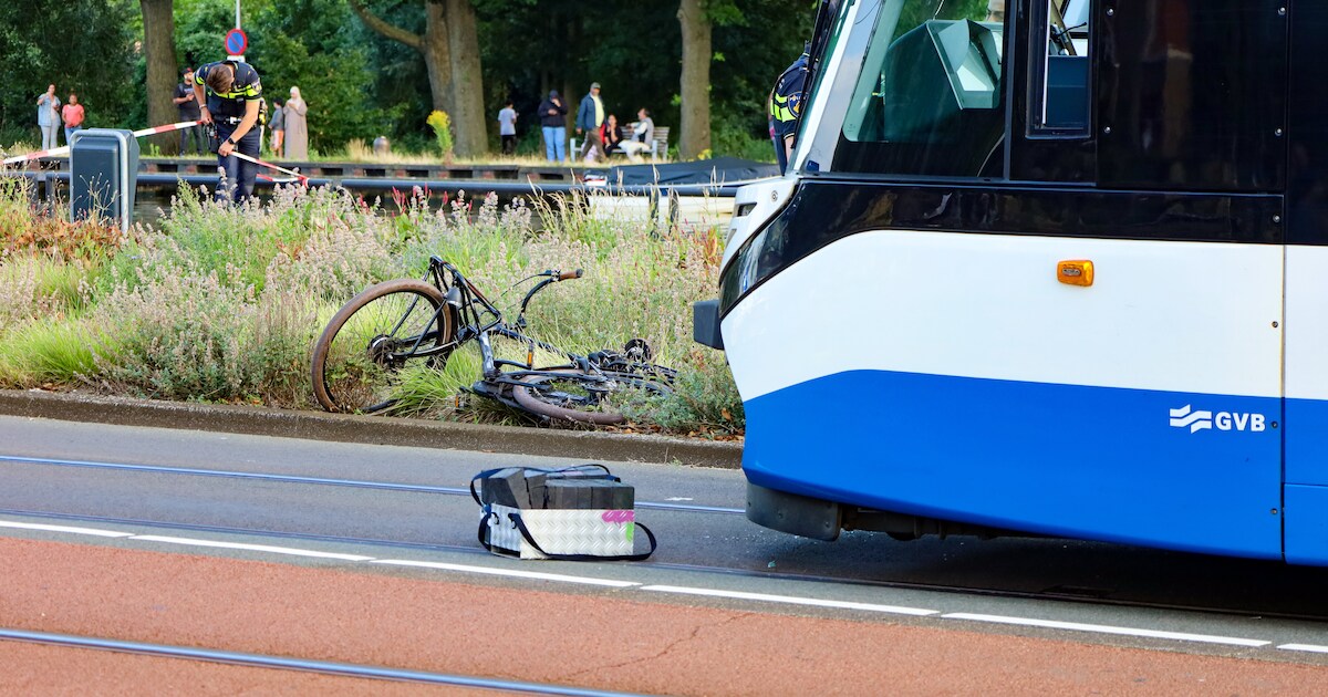 Fietser gewond na botsing met tram aan de Hartveldseweg in Diemen ...