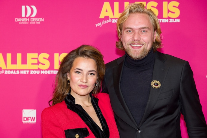 ’Relatiebreuk’ Barbara Sloesen en vriend blijkt reclamestunt, stel biedt excuses aan | Show | AD.nl