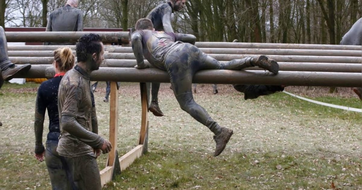 Duizenden raggen door de modder bij Viking Run | Nijmegen | AD.nl