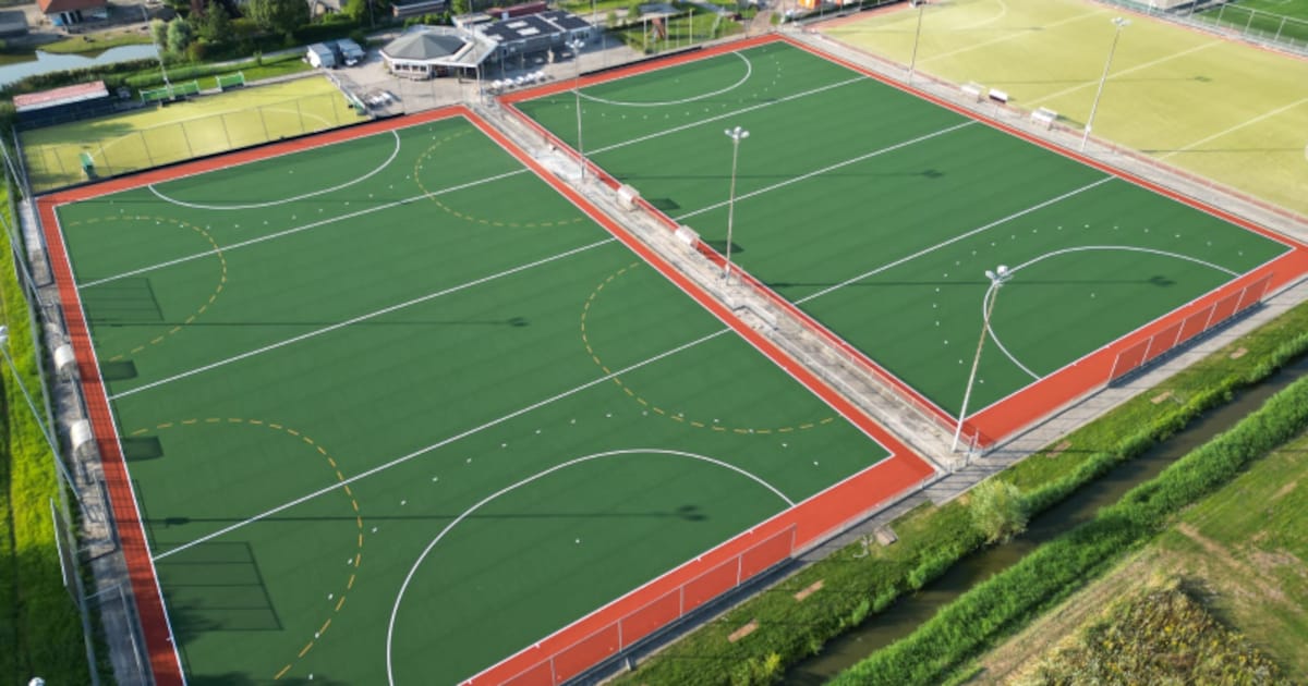 Nieuwerkerkse hockeyclub neemt twee watervelden in gebruik | Regio | AD.nl