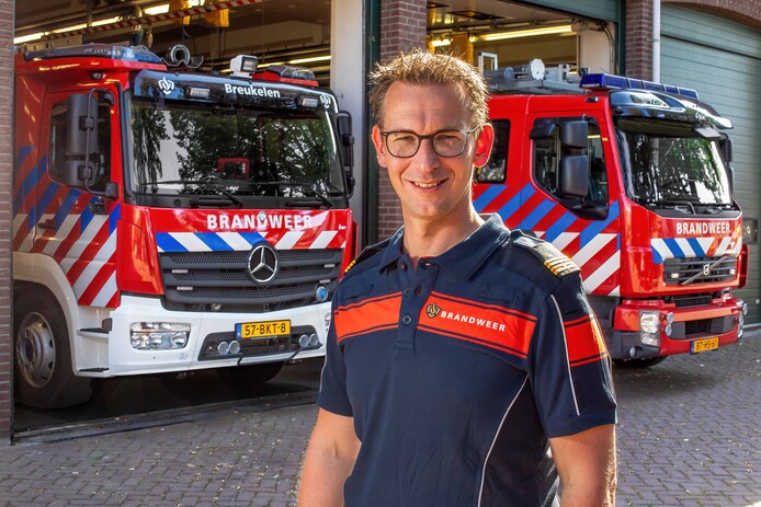 Bij de brandweer om brandjes te blussen? Het is veel grootser, weet commandant Tim (38) als geen ...