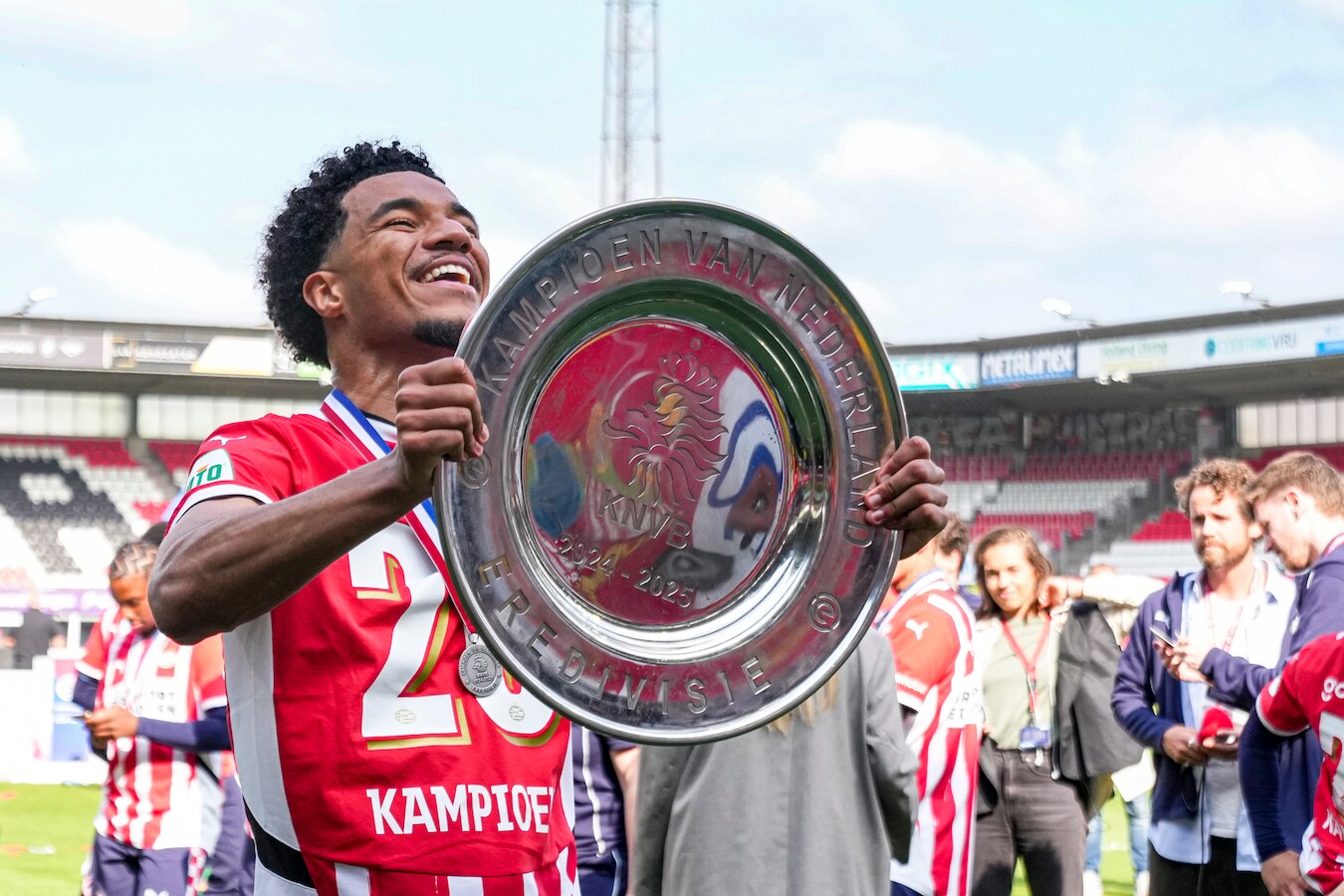 Bayer Leverkusen wil Malik Tillman en opent slag om de Amerikaan ...