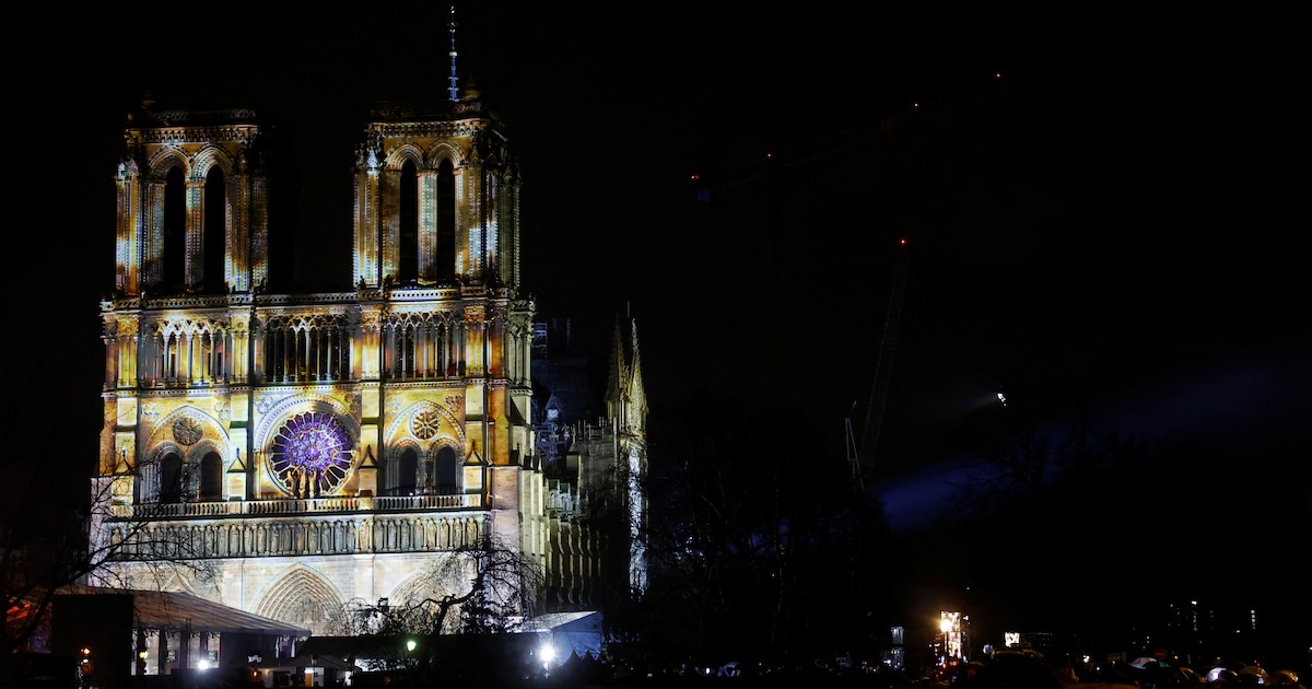 Notre-Dame in Parijs vijf jaar na verwoestende brand weer open | Buitenland | AD.nl