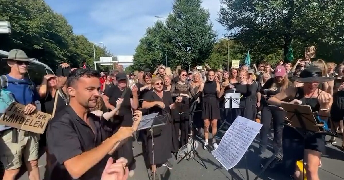 Politie pakt instrumenten bij A12-protest af: klimaatactivisten treden ...
