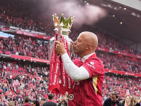 Arne Slot neemt in emotionele brief afscheid van Liverpool-fans: ‘De ...