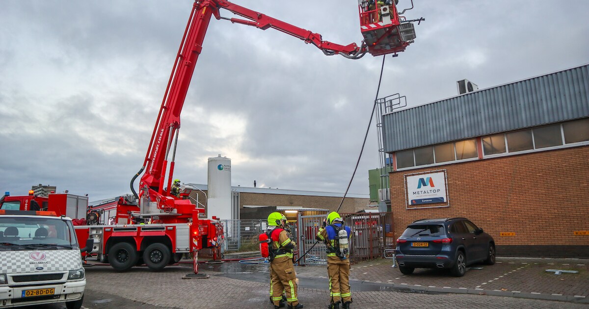Brand in silo van bedrijf op James Wattweg in Vlaardingen, brandweer ...
