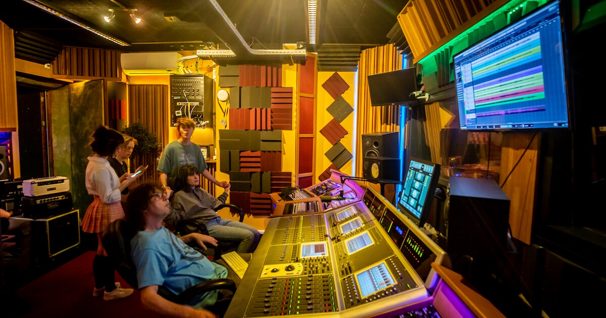 De studio van Popcentrale komt naar je toe in een busje of camper: ‘Zelf muziek maken voor op ...
