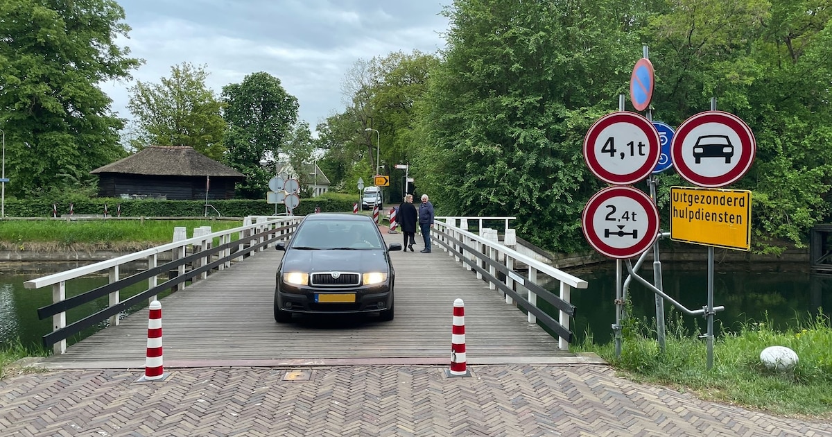 Afgesloten brug in verboden sluiproute tussen Zwolle en Hattem ineens ...