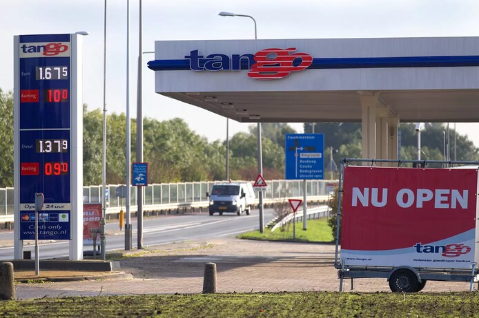 Vechtpartij tussen twee fietsers bij benzinepomp in Alphen, politie ...