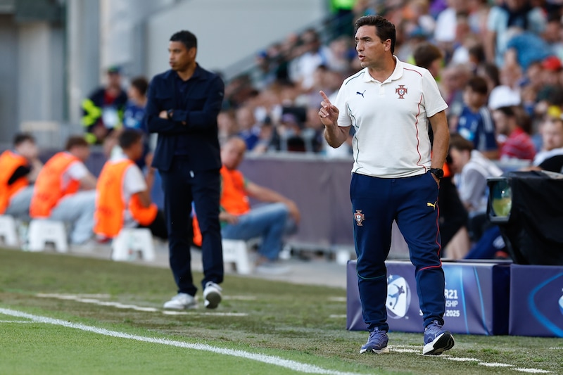 Jong Oranje knokt zich met tien man naar halve finale: invaller Ernest ...