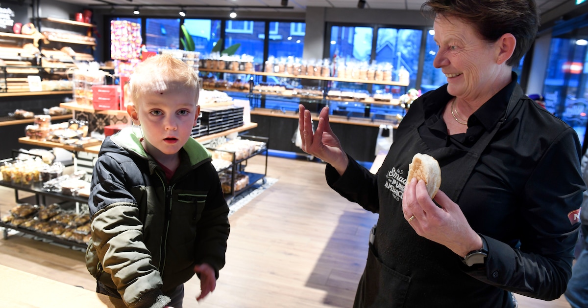 Hele dorp leert gebarentaal voor Gijs (4): ‘Ik zag hem denken: wow, ze ...