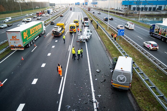 A15 vanaf Rotterdam-Heijplaat weer open na ongeval met meerdere ...