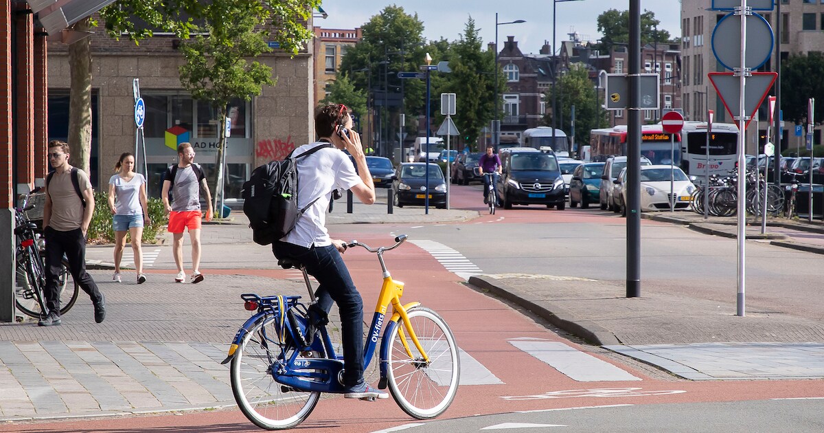 Fietsers in Utrecht 172 keer gesnapt met telefoon: minder vaak dan in ...