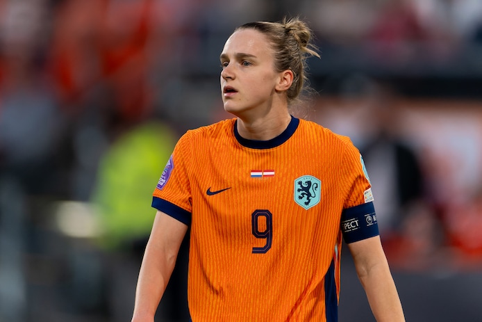 Vivianne Miedema haakt af bij Oranje Leeuwinnen, maar hoop op EK blijft: 'Zij is uit hetzelfde ...
