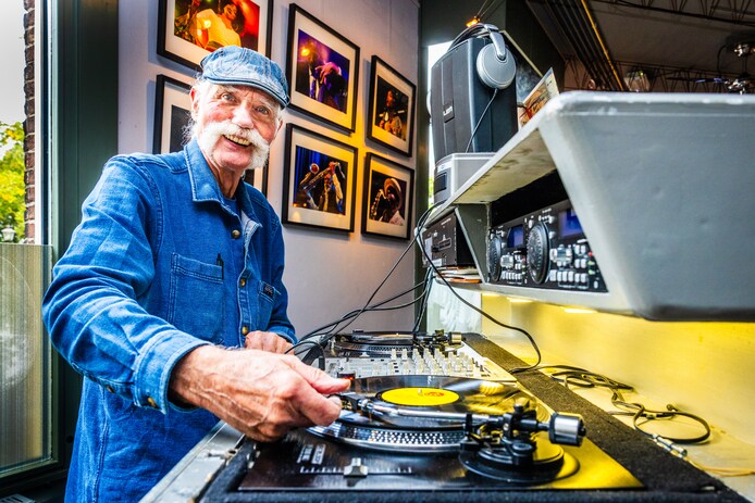 DJ Jazzy Jan (82) draait nog iedere week plaatjes: ‘Maar niet zoals de ...